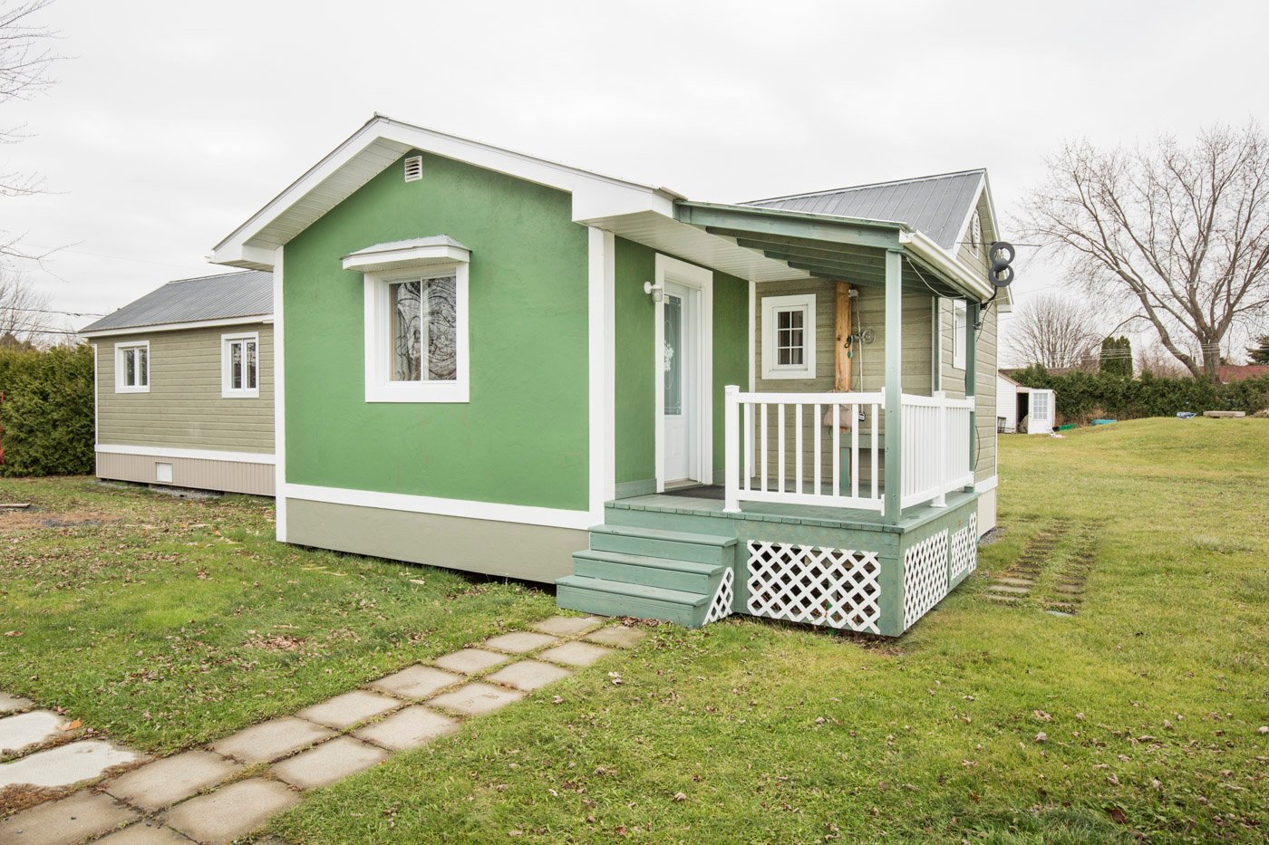 Belle maison modulaire sur son propre terrain de 12 640 pc St-Jean-sur-Richelieu Montreal/Centre ...